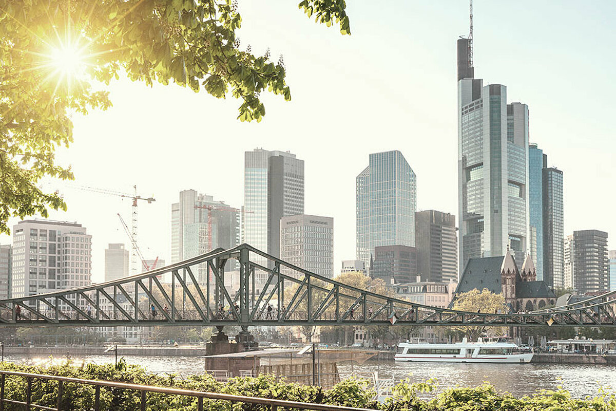 Sie finden uns an acht Standorten. | Deutsche Investment