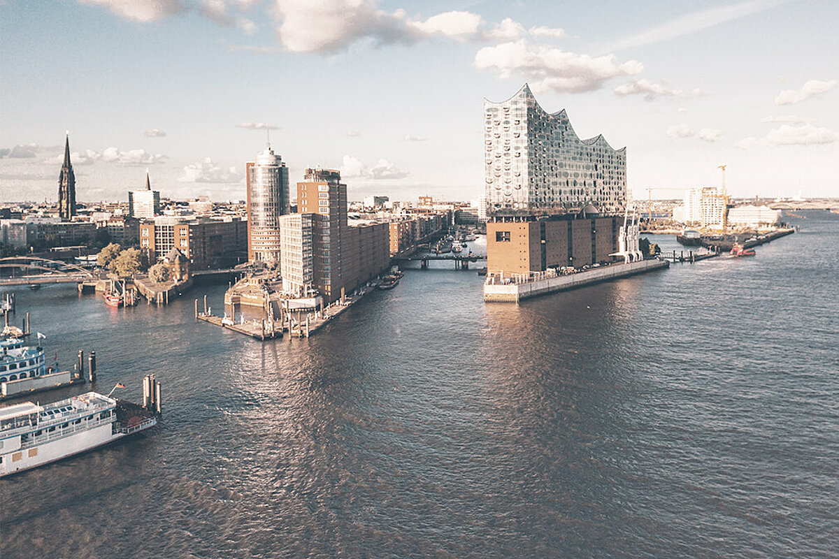 Sie finden uns an acht Standorten. | Deutsche Investment